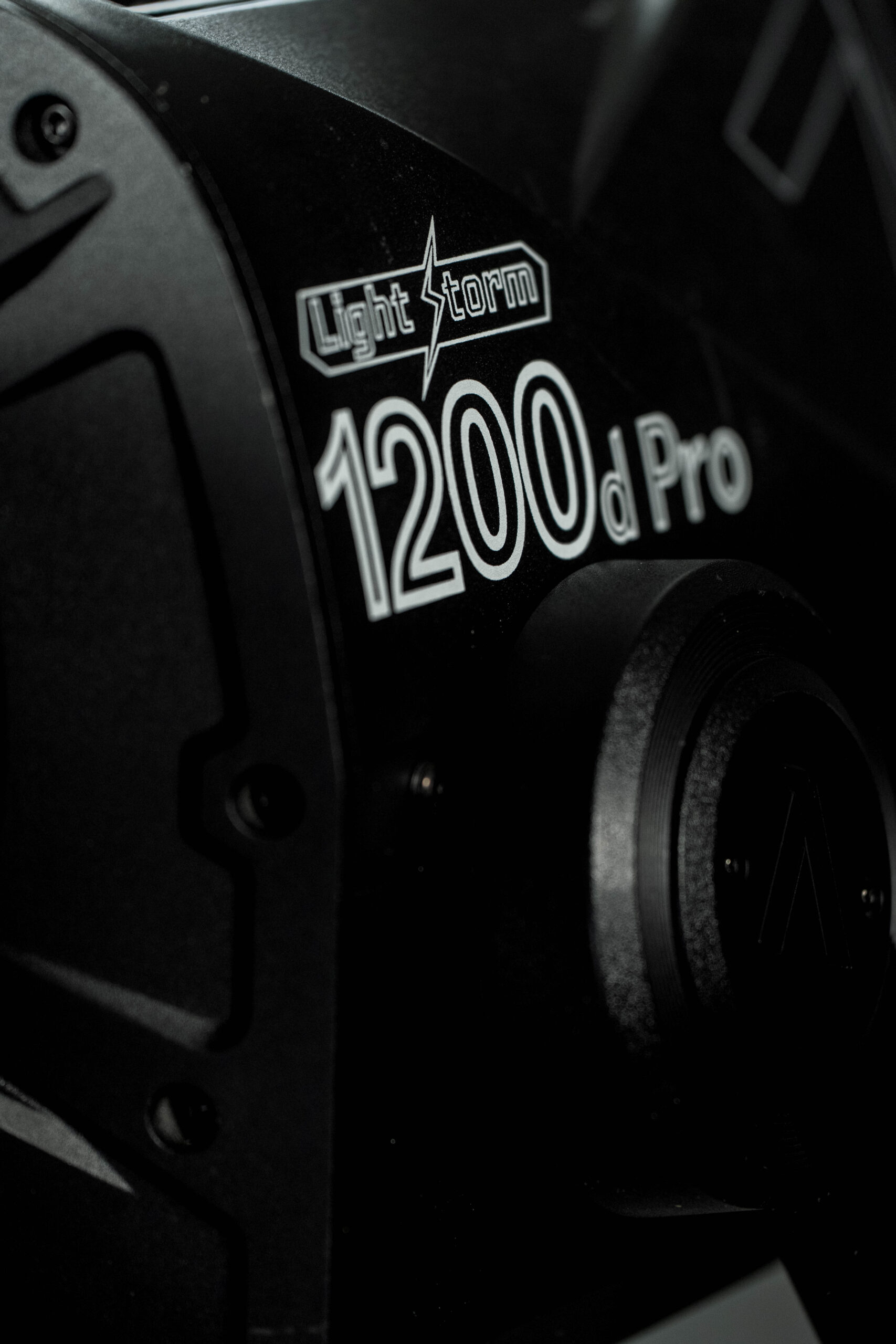Aputure LS 1200d Pro Rental | High-Output Daylight COB LED